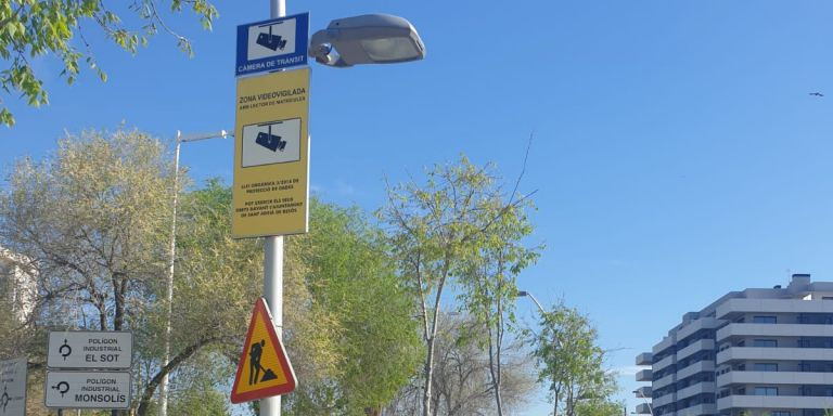 Denuncian al Ayuntamiento de Sant Adrià por una cámara de la ZBE que no ...