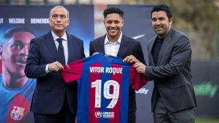 Deco arregla la operación que hipotecó el proyecto de Xavi en el Barça ...