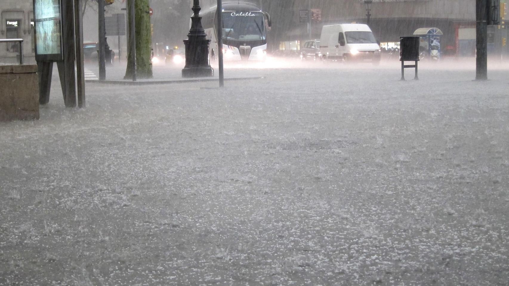 El Meteocat pone a media Cataluña en alerta por intensidad de la lluvia
