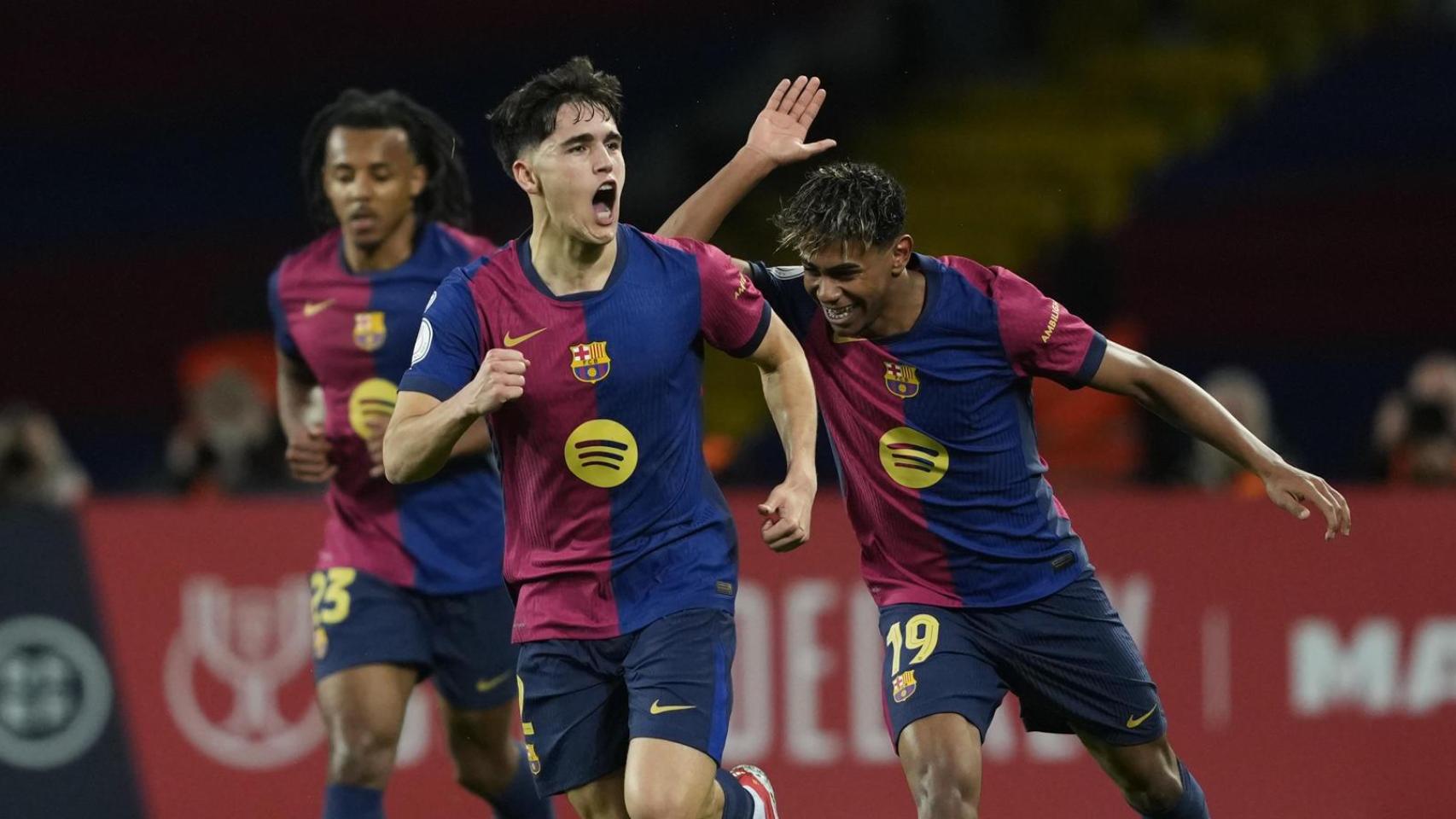 La cara y la cruz de Pau Cubarsí en el Barça-Atlético: “Un beso al ...