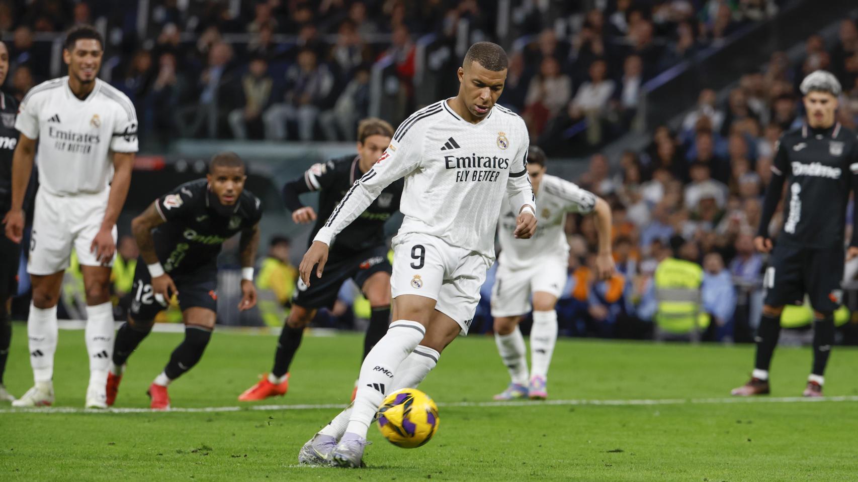 Nueva polémica arbitral ensucia otra victoria del Real Madrid en Liga ...