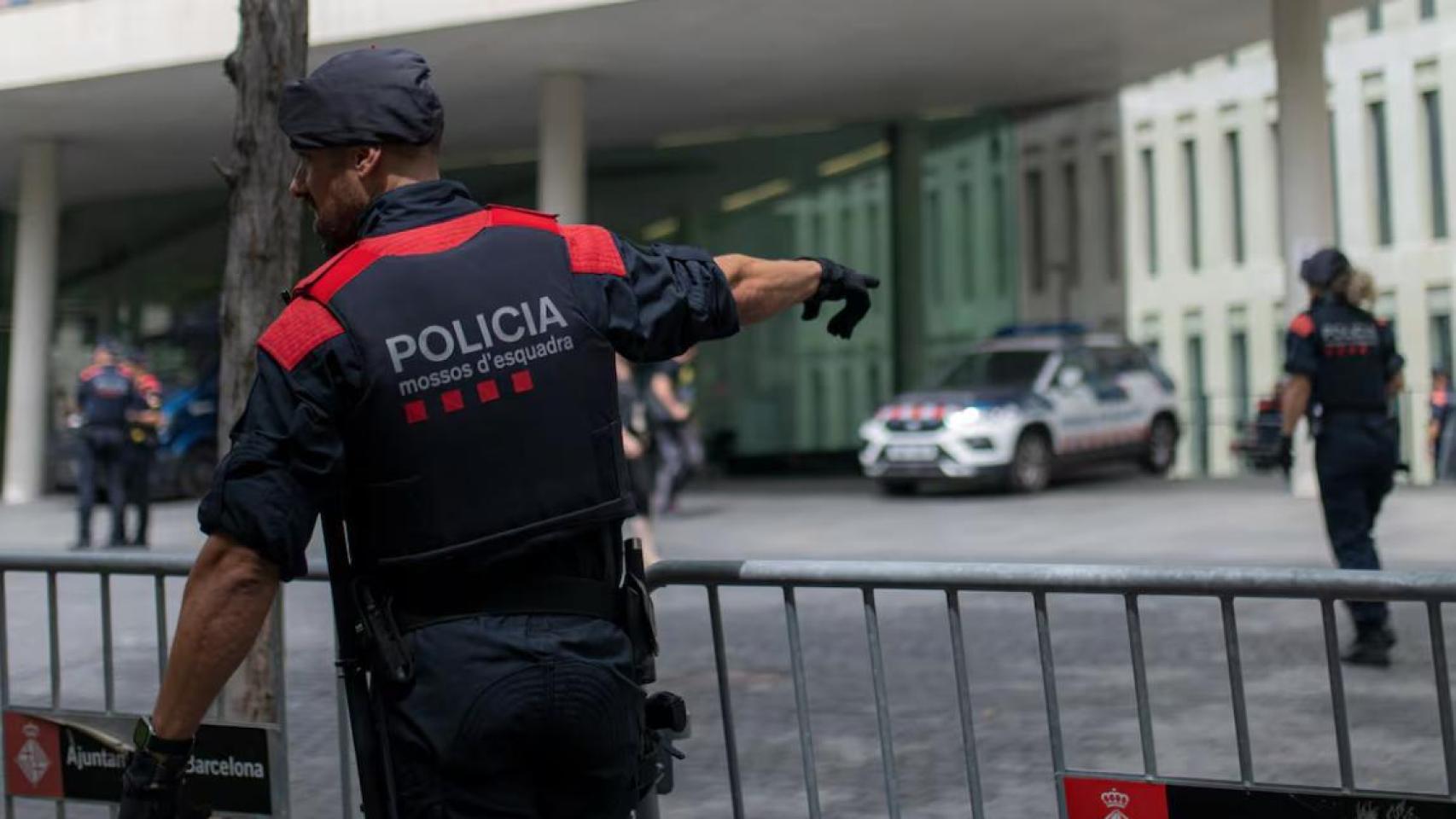 Cobró miles de euros a personas endeudadas y se fugó: la justicia ...
