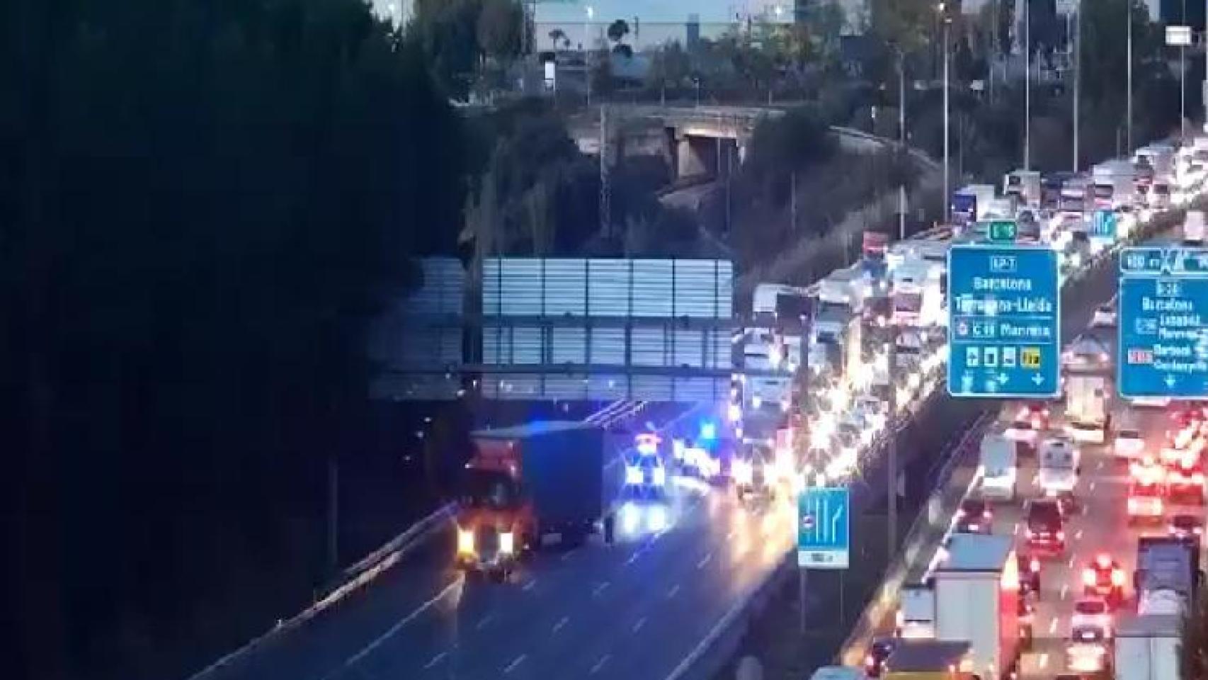 Un accidente en la AP-7 causa 10 kilómetros de atasco en la principal ...