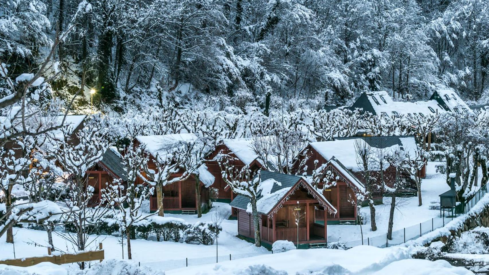 El càmping perfecte per als amants de la neu i l'esquí: cabanes i ...