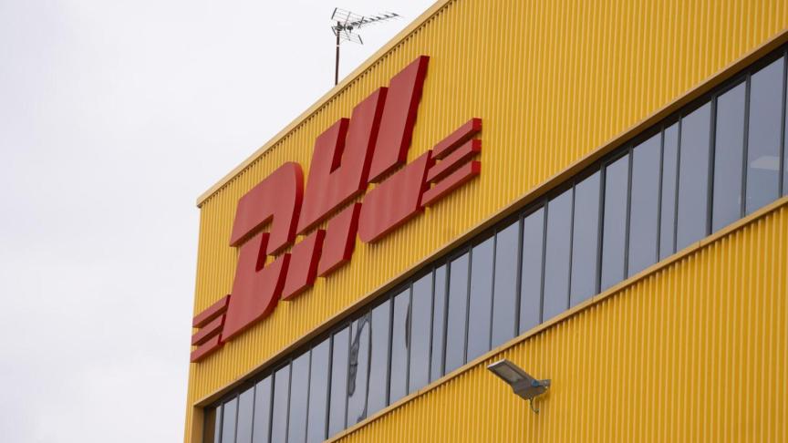 Así funciona el mayor hub de DHL en España: 18 envíos por hora y 22 ...