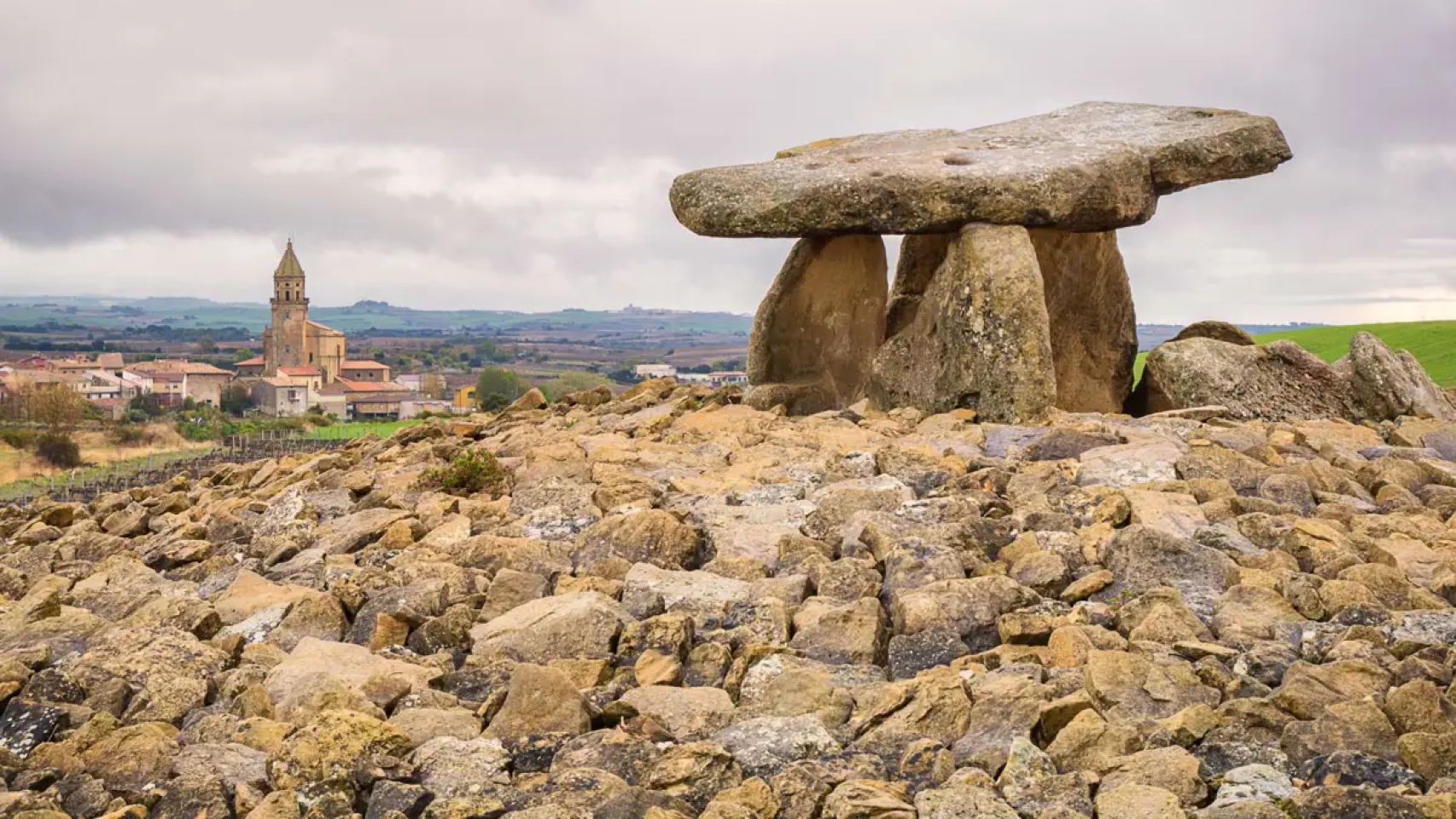 Está En La Frontera El Monumento Prehistórico Más Especial Y Mejor