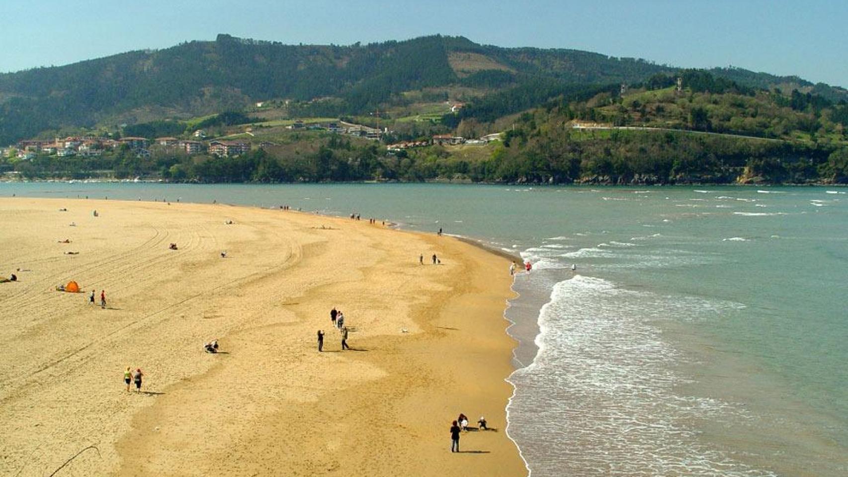 Ni La Concha ni Sopela, esta es la mejor playa de Euskadi a 38 minutos ...