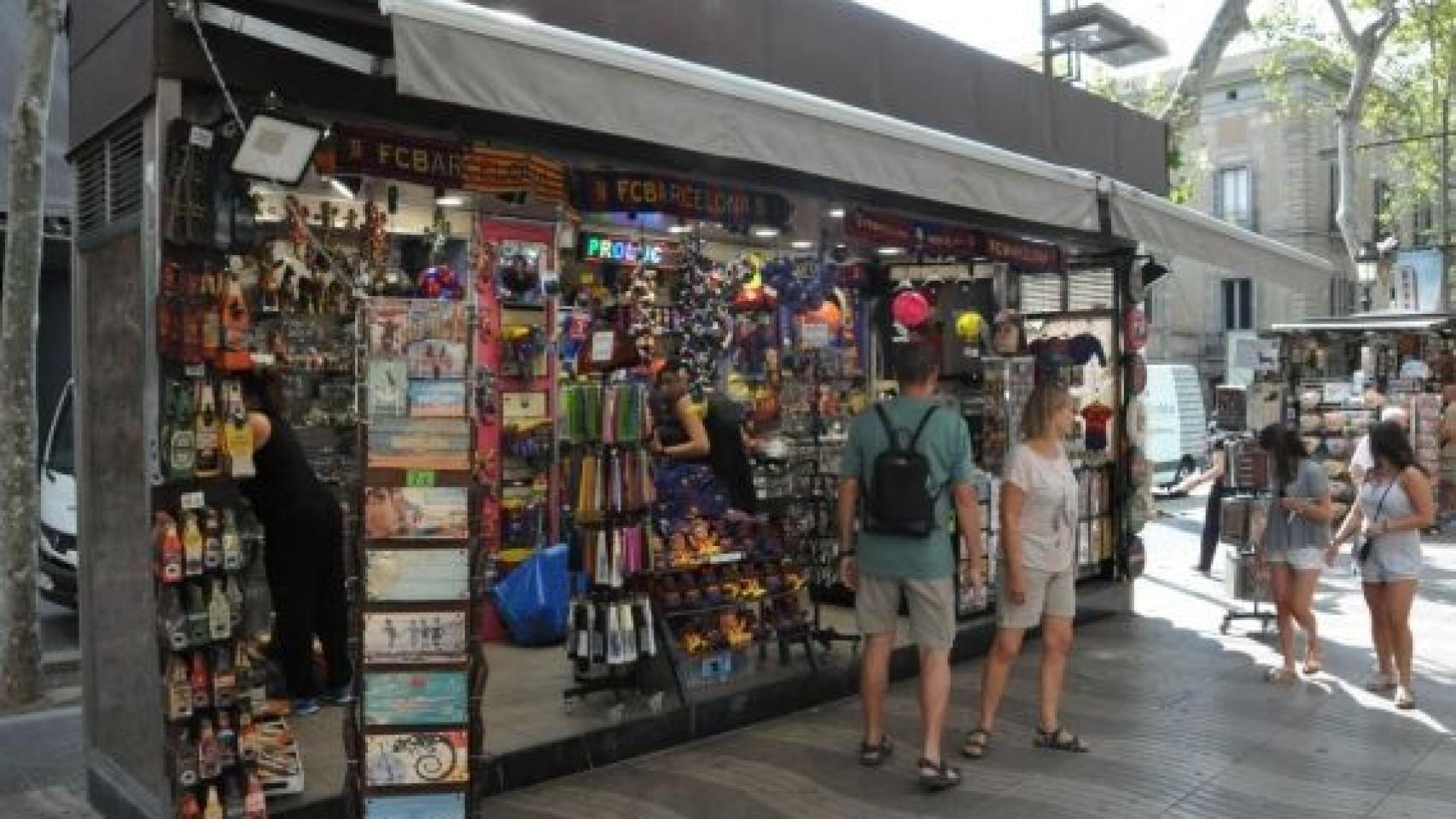 Barcelona limitará nuevas tiendas de cannabis, souvenirs y fundas para ...