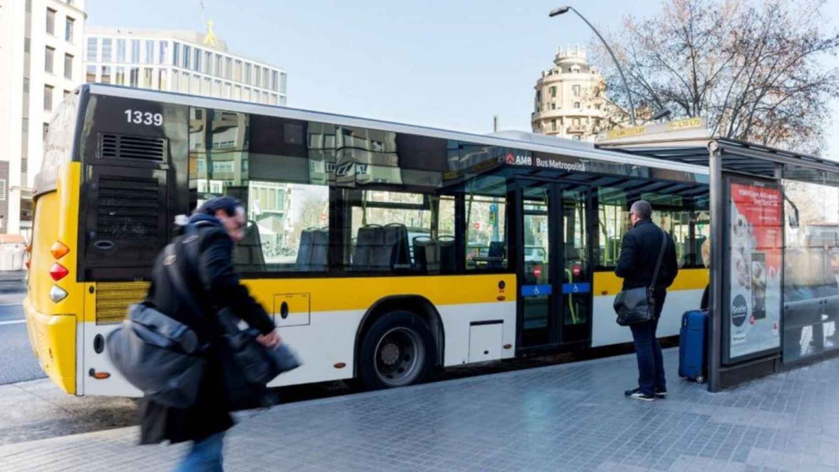 Ya es oficial: Barcelona estrena una línea de bus exprés que conecta ...