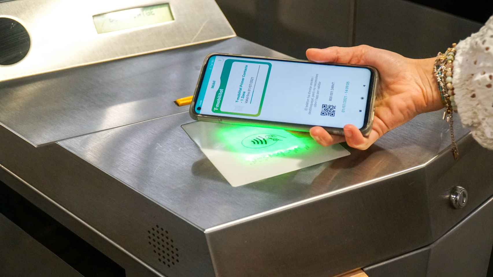 Giro de 180 grados en la T-Mobilitat del metro de Barcelona: llega la ...