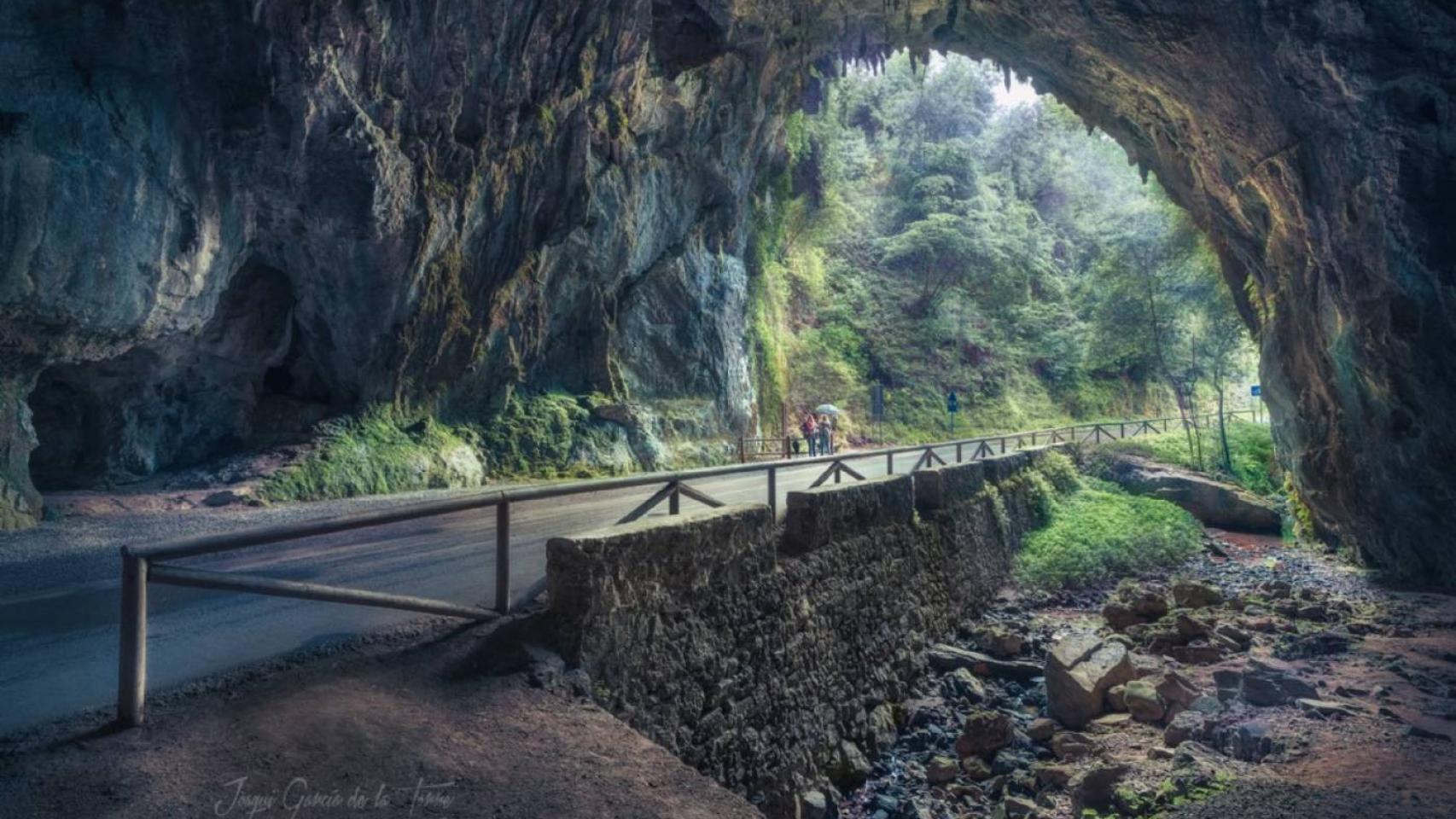 El curioso caso del pueblo español al que solo se llega a través de ...
