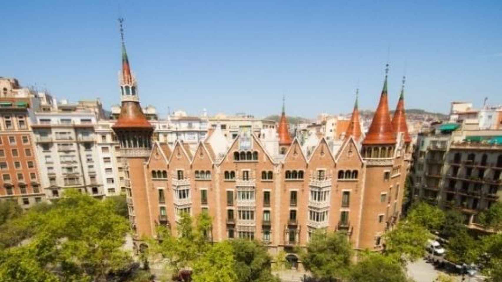 De joya modernista a oficina moderna: así es hoy la Casa de les Punxes, uno de los edificios más ...