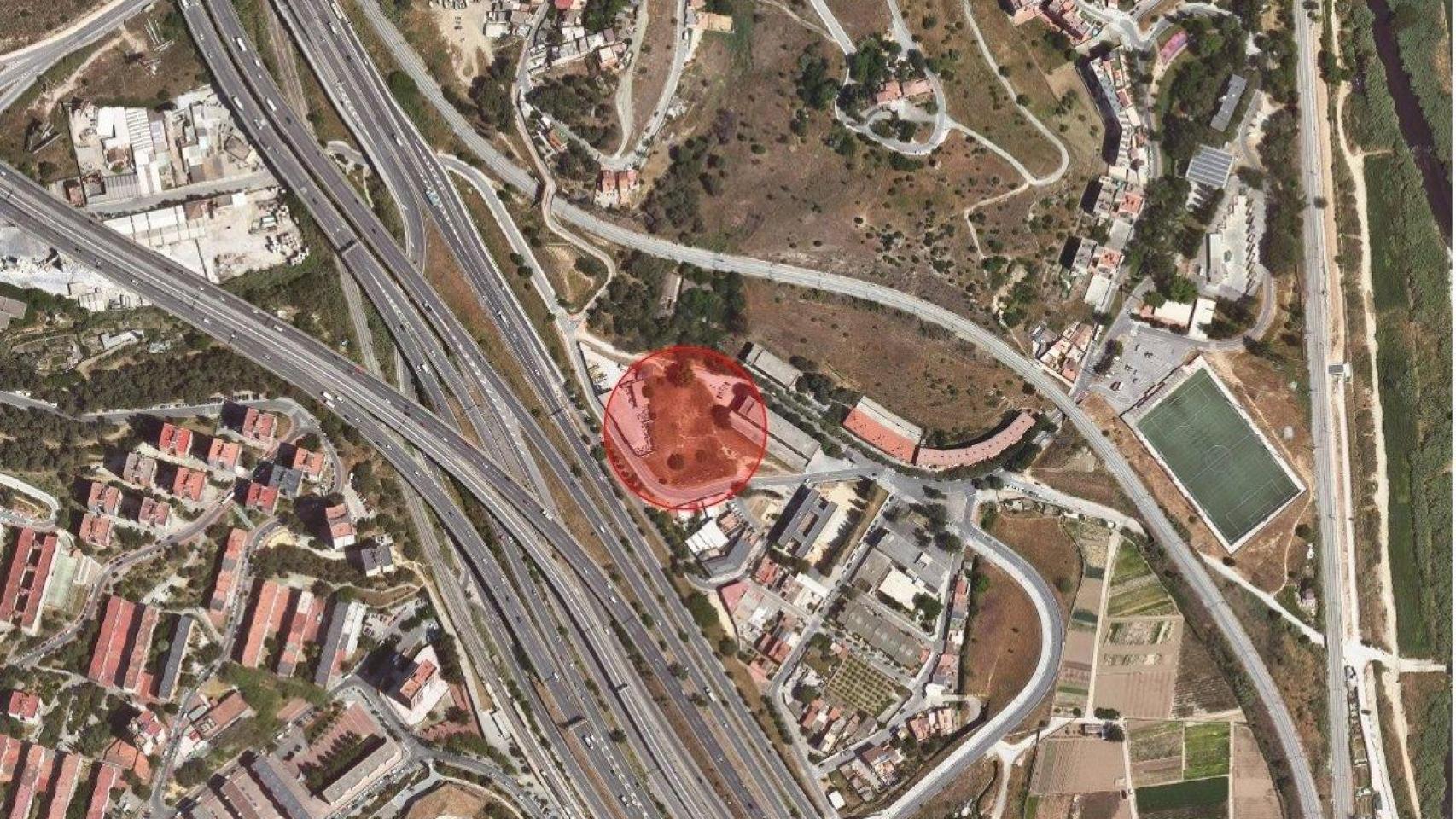 La demora en las obras de un campo de fútbol amenaza a un club de Nou ...