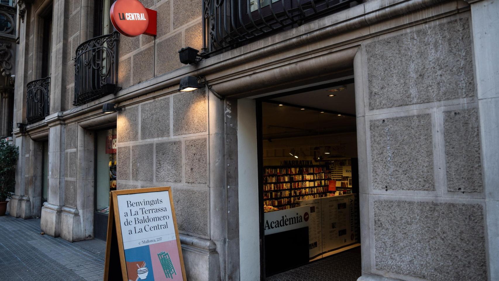 Nueva apertura: La Central abre su tercera librería en Barcelona en la ...