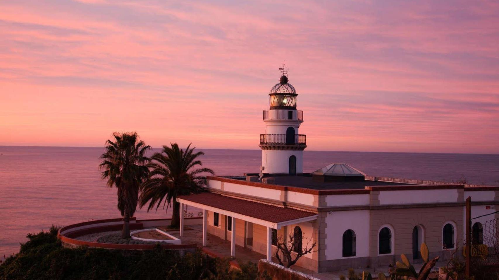 El faro más antiguo de Catalunya está a una hora de Barcelona: vistas ...