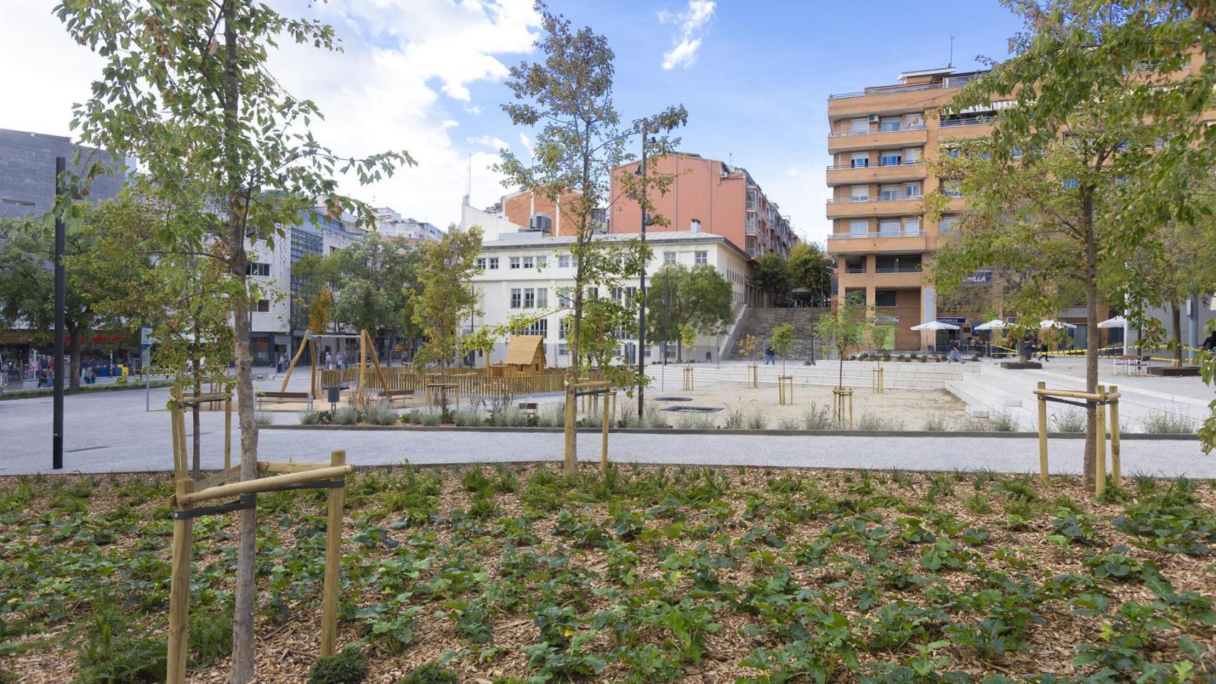 La plaza de la Bòbila se convierte en un oasis verde que une L ...