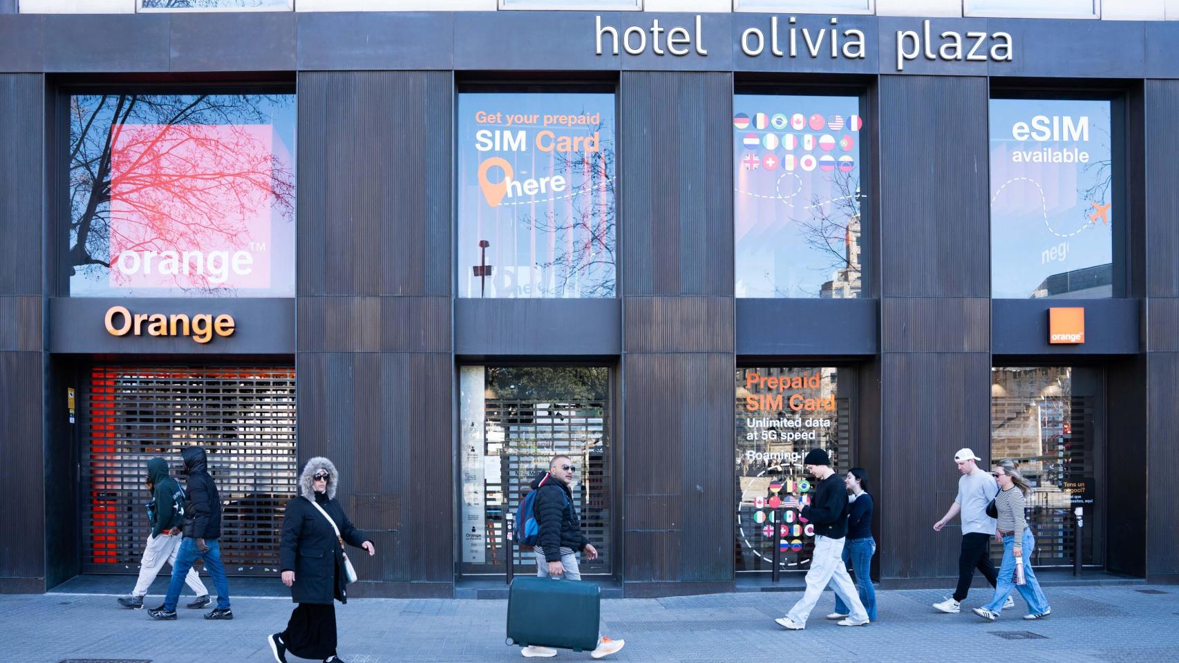 Orange cierra en plaza Catalunya y se traslada a la antigua tienda de ...